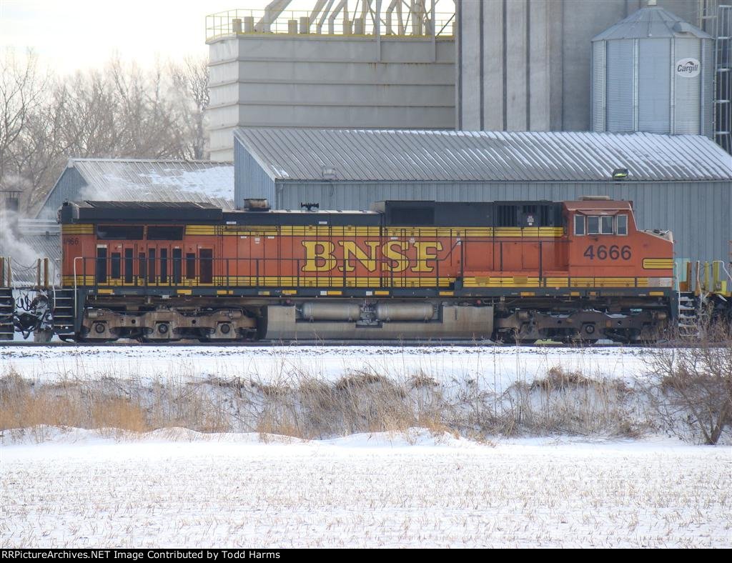 BNSF 4666